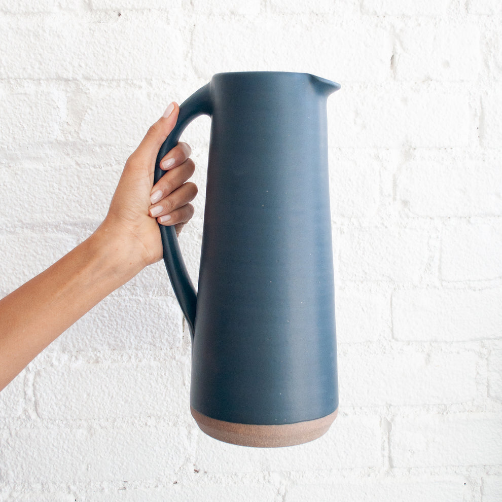 Ceramic Water Pitcher – ESQUELETO